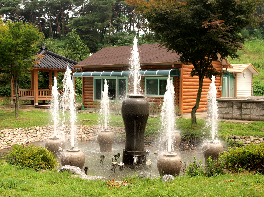 Icheon pottery – Ruth Rosenfeld