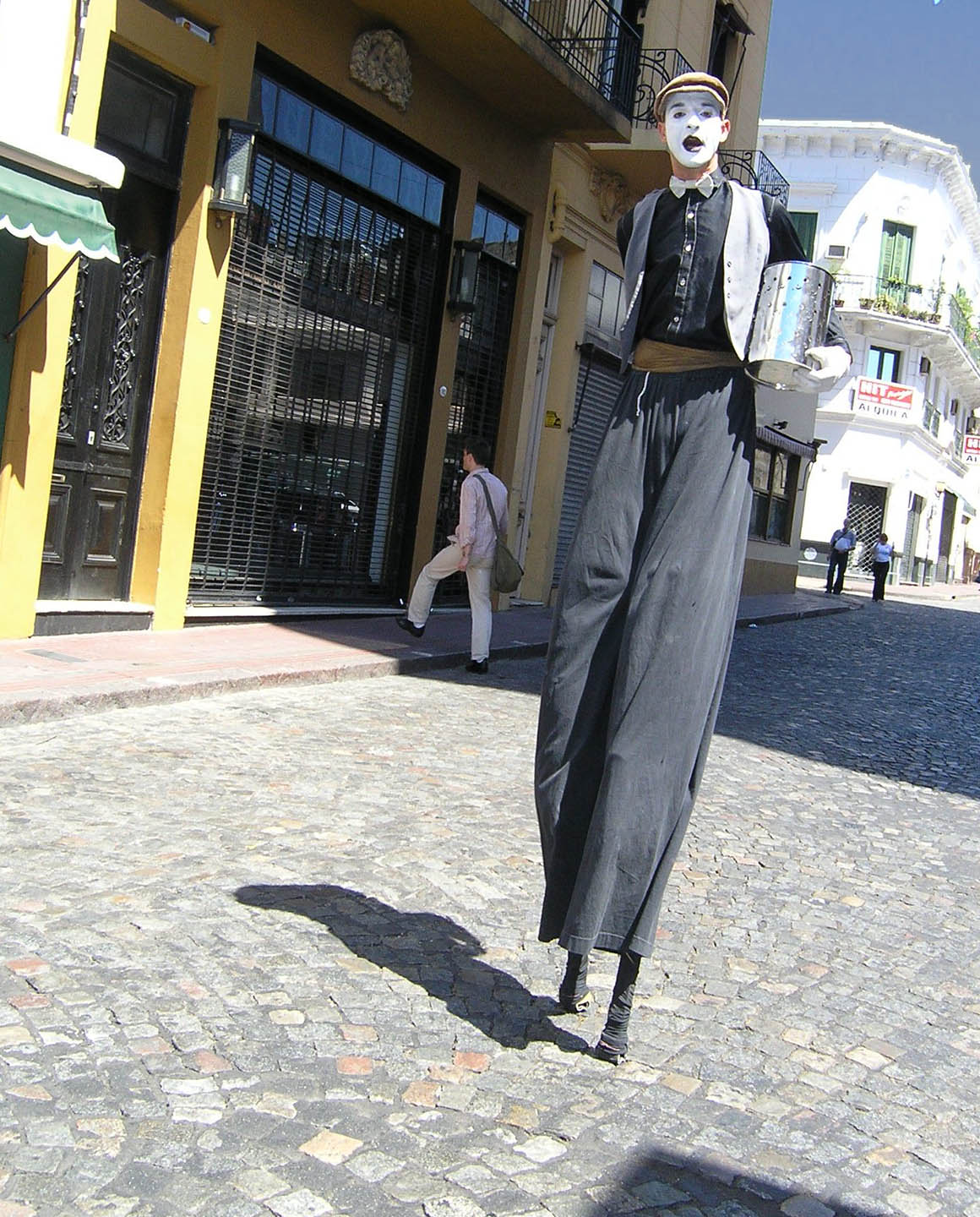 ba-san-telmo-mime-stilts2-sm – Ruth Rosenfeld
